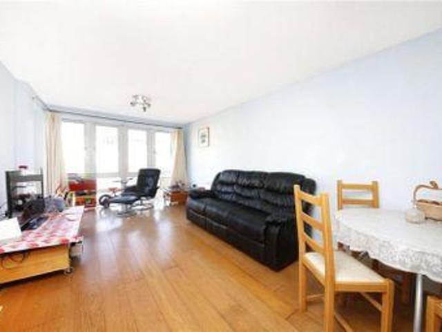 2 Bedrooms Flat for rent in St Davids Square, Canary Wharf, London E14