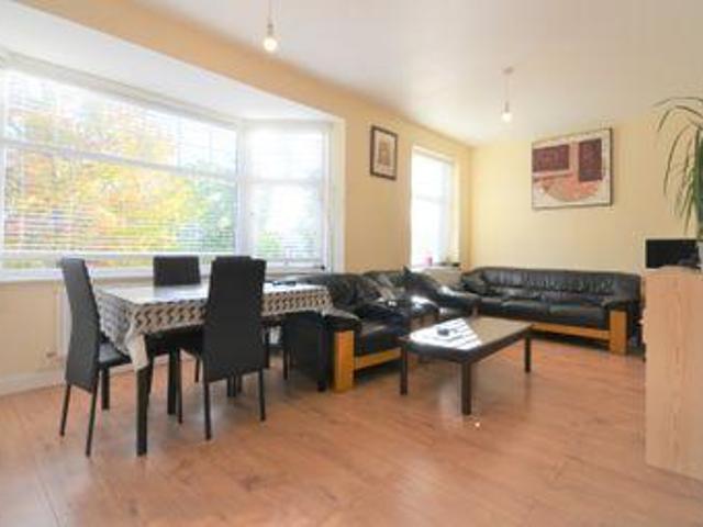 2 Bedrooms Flat for rent in St Dunstans Gardens, Acton, London W3