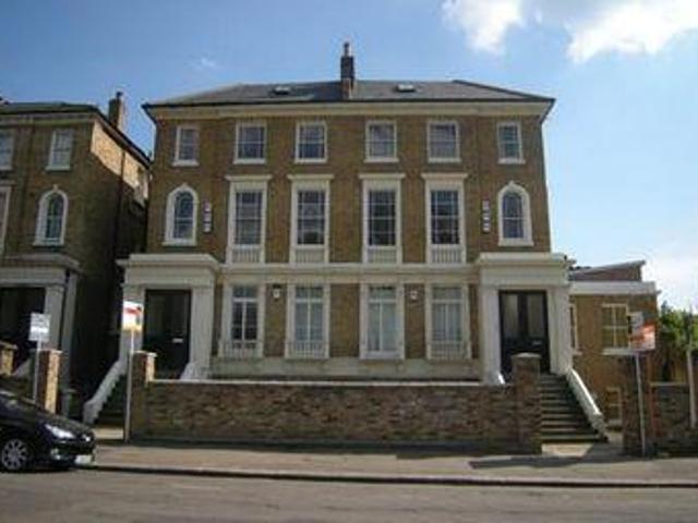 2 Bedrooms Flat for rent in St. John´s Crescent, London SW9
