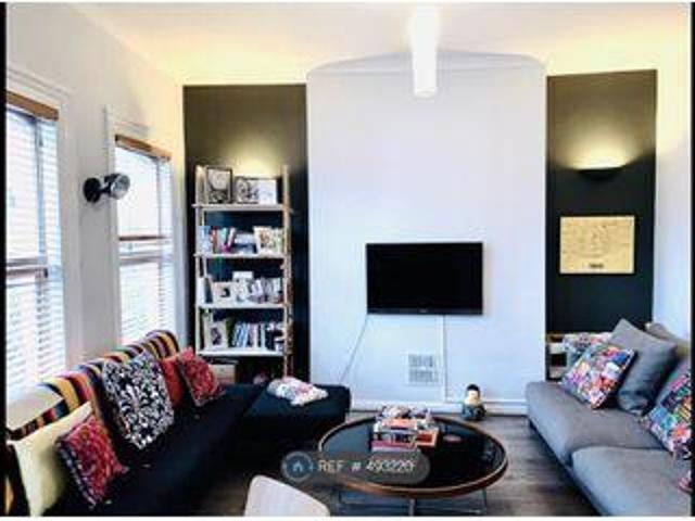 2 Bedrooms Flat for rent in St. John´s Hill, London SW11