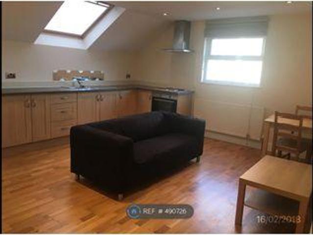 2 Bedrooms Flat for rent in St. Johns Hill, London SW11