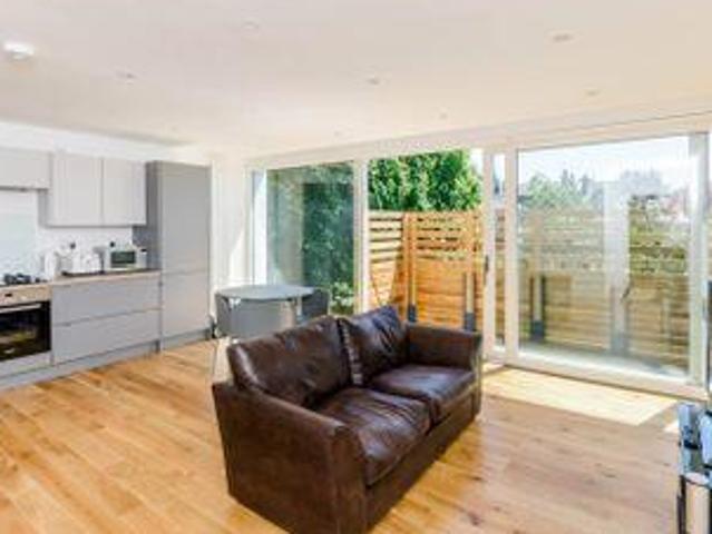 2 Bedrooms Flat for rent in St Johns Hill, St John´s Hill, London SW11