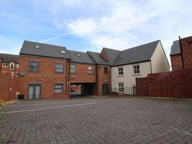2 Bedrooms Flat for rent in St. Johns Street, Dudley DY2