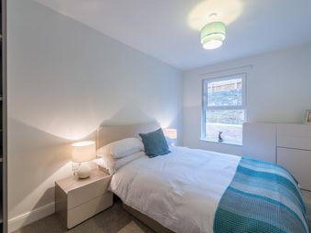 2 Bedrooms Flat for rent in St Johns Road, Leeds LS3