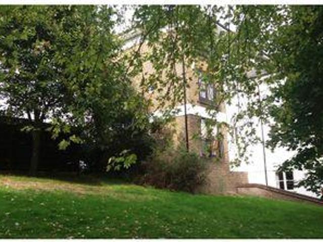 2 Bedrooms Flat for rent in St. Josephs Vale, London SE3