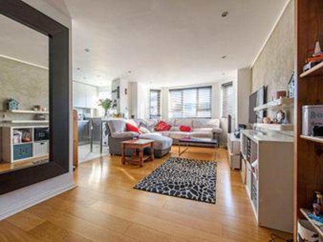 2 Bedrooms Flat for rent in St. James´s Drive, London SW12