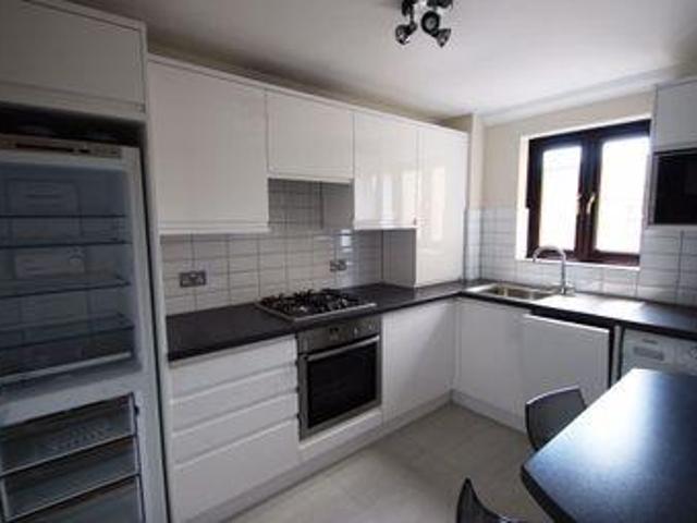 2 Bedrooms Flat for rent in St James Place, Hardman Road, Kingston, Surrey KT2