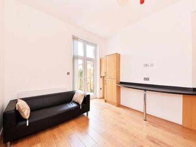 2 Bedrooms Flat for rent in St. James Road, Mitcham CR4