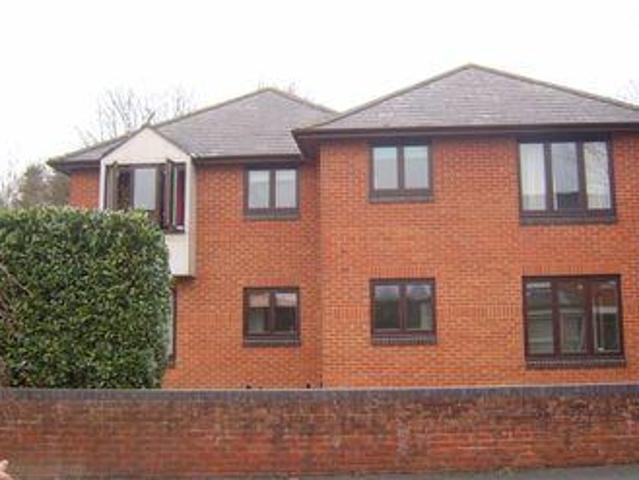 2 Bedrooms Flat for rent in St. James Terrace, Farnham GU9