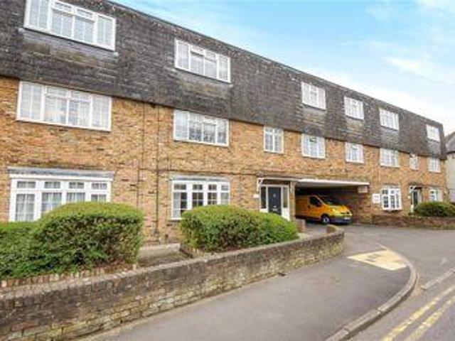 2 Bedrooms Flat for rent in St. Leonards Road, Windsor SL4