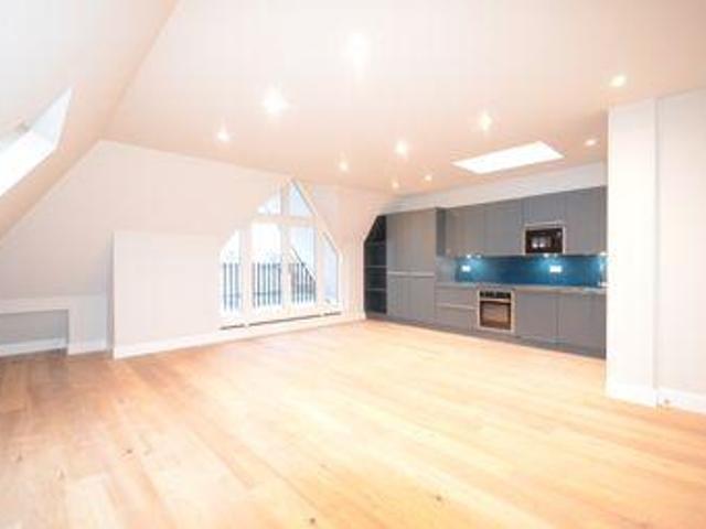 2 Bedrooms Flat for rent in St. Leonards Road, Windsor SL4
