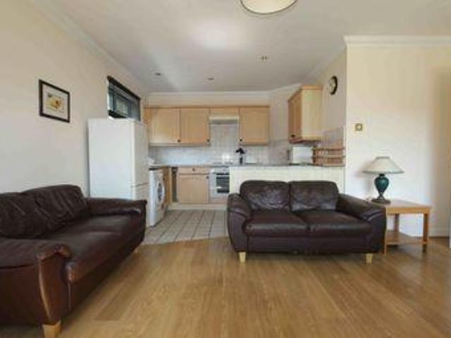 2 Bedrooms Flat for rent in St. Leonards Road, Windsor SL4