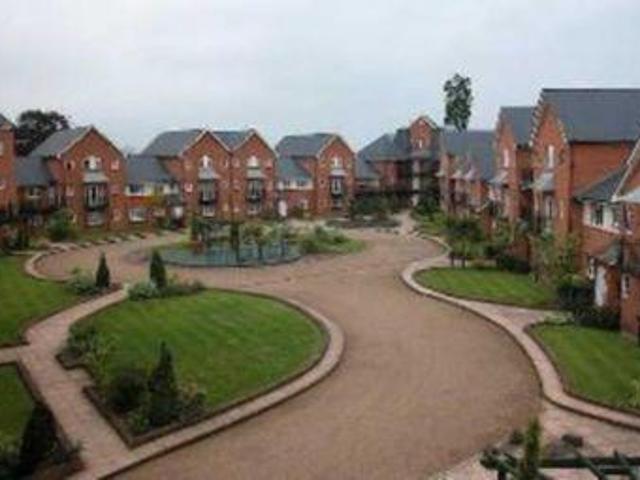 2 Bedrooms Flat for rent in St. Leonards Road, Windsor SL4