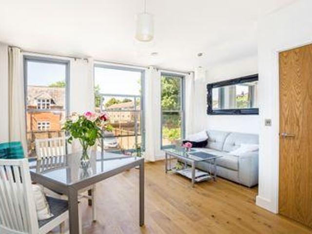 2 Bedrooms Flat for rent in St. Leonards Road, Windsor SL4