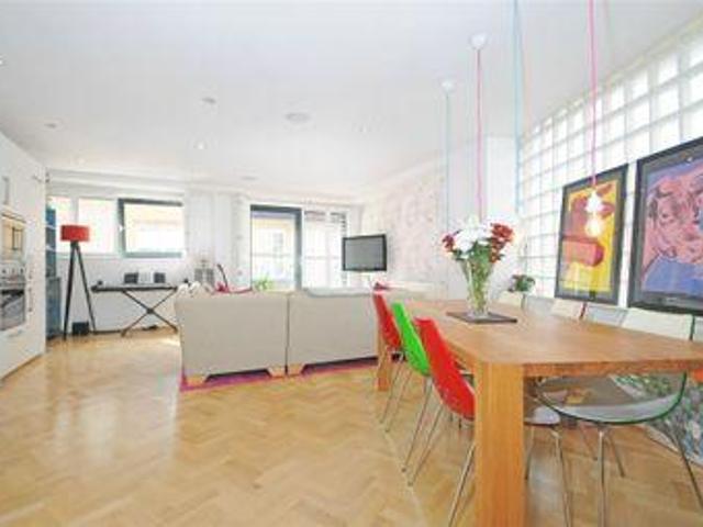 2 Bedrooms Flat for rent in St Lukes Court, Tooley Street, London Bridge SE1