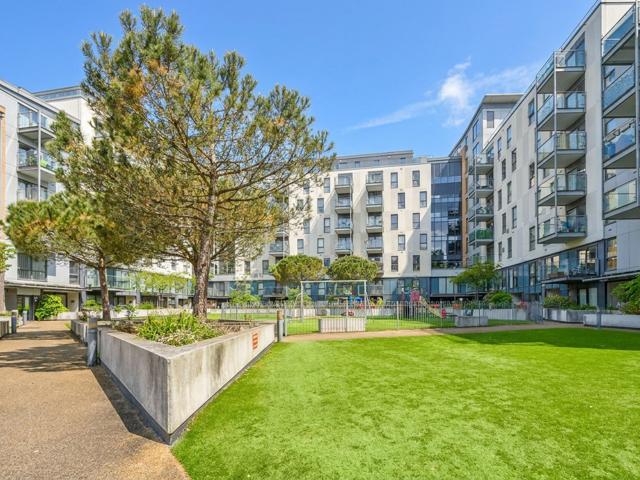 2 Bedrooms Flat for Rent in St Lukes Square, E16 | Foxtons