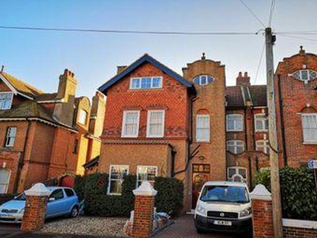 2 Bedrooms Flat for rent in St. Matthews Gardens, St. Leonards On Sea TN38