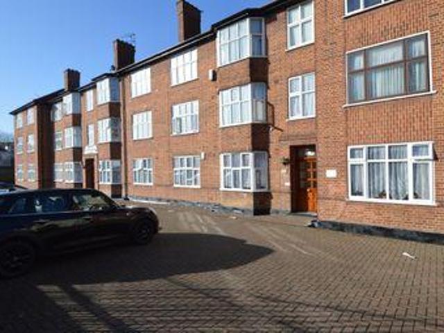 2 Bedrooms Flat for rent in St. Margarets Road, Edgware HA8