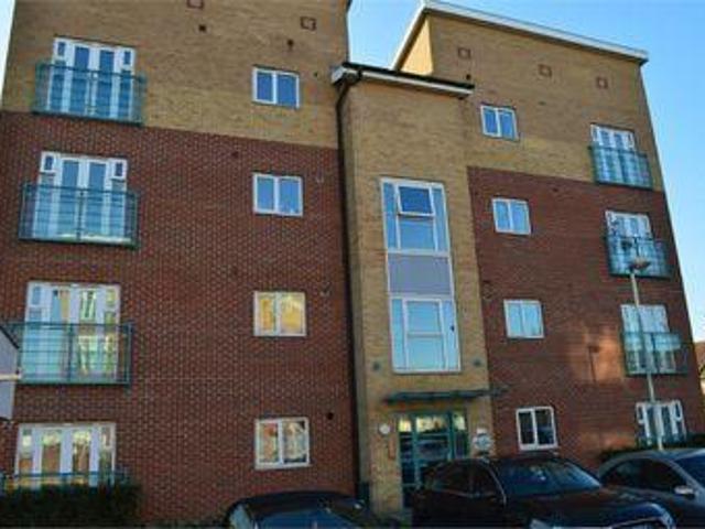 2 Bedrooms Flat for rent in St Mark´s Place, Dagenham, Greater London RM10