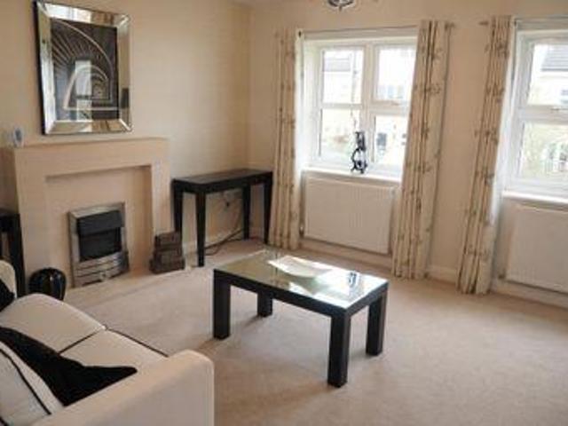 2 Bedrooms Flat for rent in St. Mary Street, London SE18