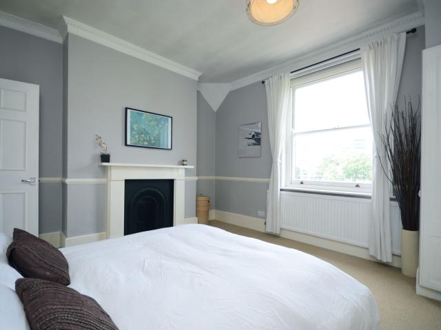 2 Bedrooms Flat for Rent in St Saviours Court | Foxtons
