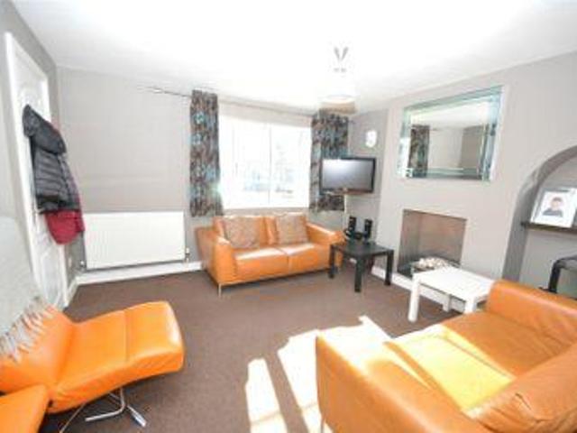 2 Bedrooms Flat for rent in St. Saviours Estate, London SE13Nt SE1
