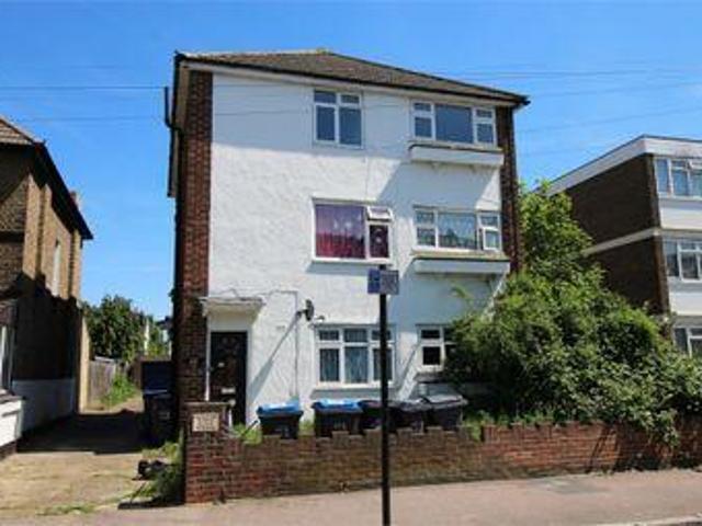 2 Bedrooms Flat for rent in St Saviours Road, Croydon, Surrey CR0