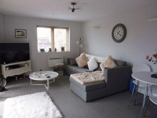 2 Bedrooms Flat for rent in St. Swithins Square, Lincoln LN2
