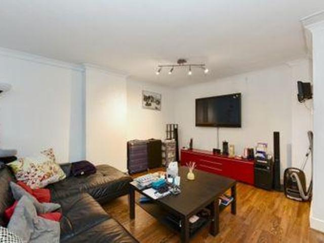 2 Bedrooms Flat for rent in St Pauls Court, Barons Court W14