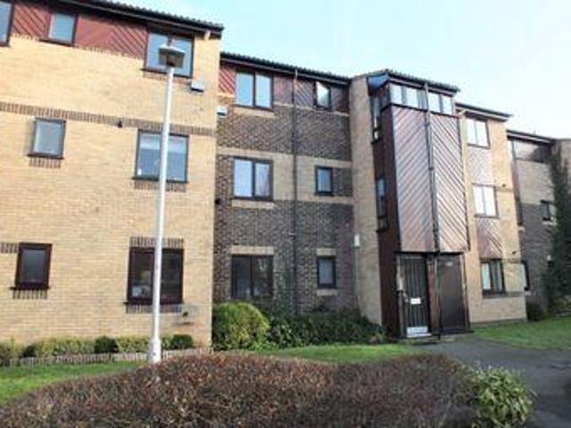 2 Bedrooms Flat for rent in St. Pauls Court, Reading RG1