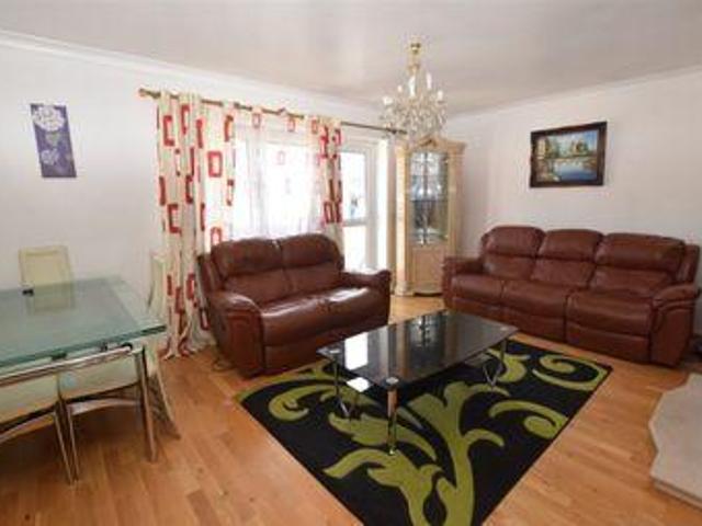 2 Bedrooms Flat for rent in St. Pauls Drive, London E15