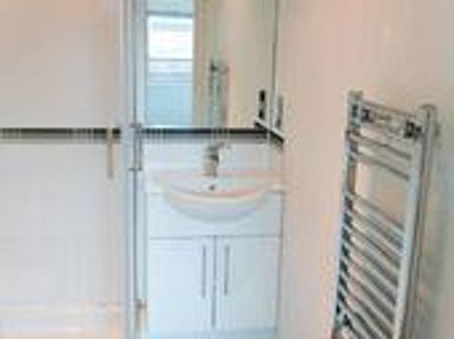 2 Bedrooms Flat for rent in St. Pancras Way, London NW1