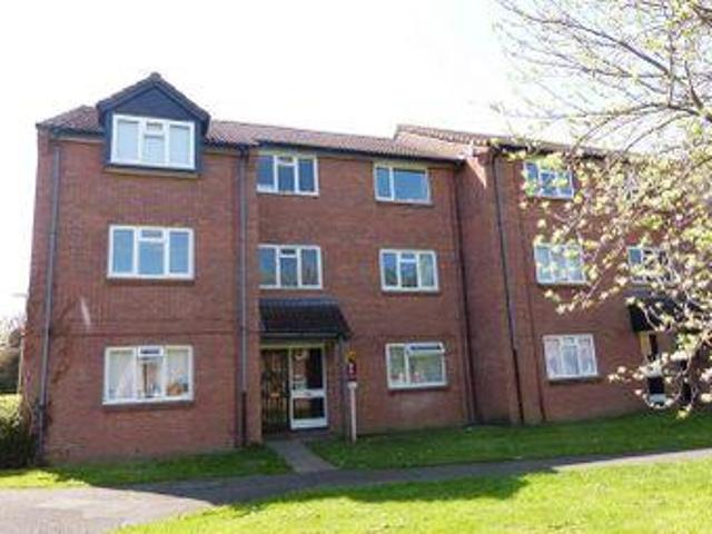 2 Bedrooms Flat for rent in St. Peters Close, Cheltenham GL51
