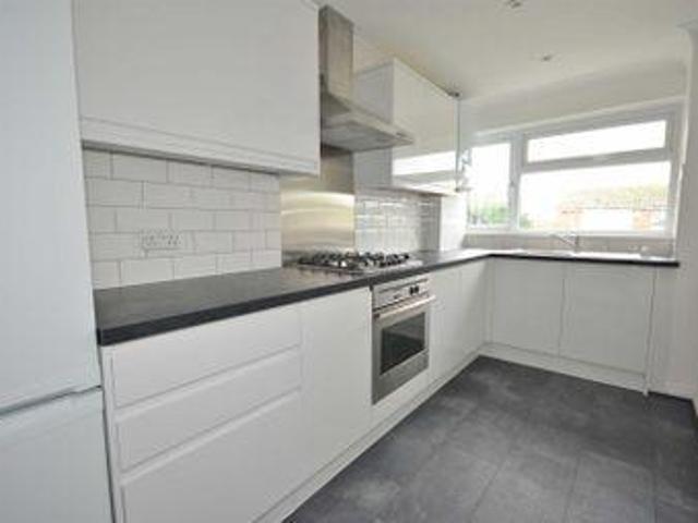 2 Bedrooms Flat for rent in St. Peters Close, Ilford IG2