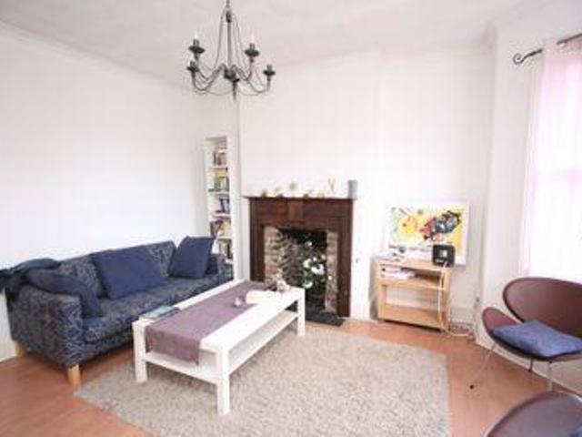 2 Bedrooms Flat for rent in St Peters Street, Islington N1