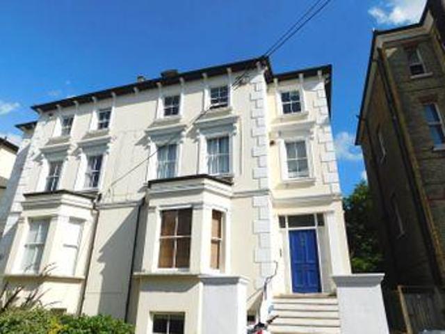 2 Bedrooms Flat for rent in St. Philips Road, Surbiton KT6