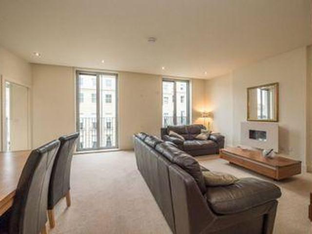 2 Bedrooms Flat for rent in St Vincent Place, New Town EH3