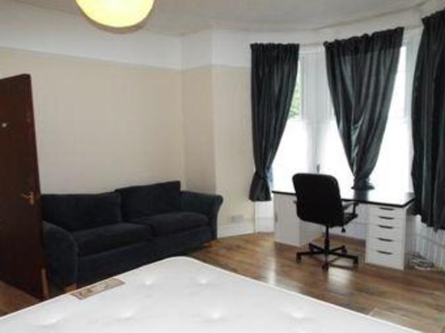 2 Bedrooms Flat for rent in Stacey Road, Cardiff CF24