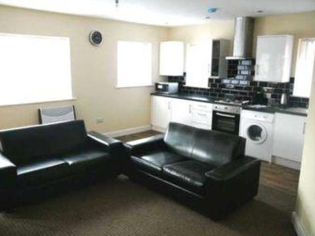 2 Bedrooms Flat for rent in Stamford Road, Longsight, Manchester M13