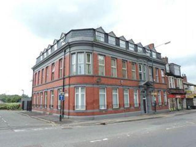 2 Bedrooms Flat for rent in Stand Lane, Radcliffe, Manchester M26