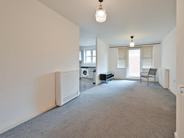 2 Bedrooms Flat for Rent in Stanley Road | Foxtons