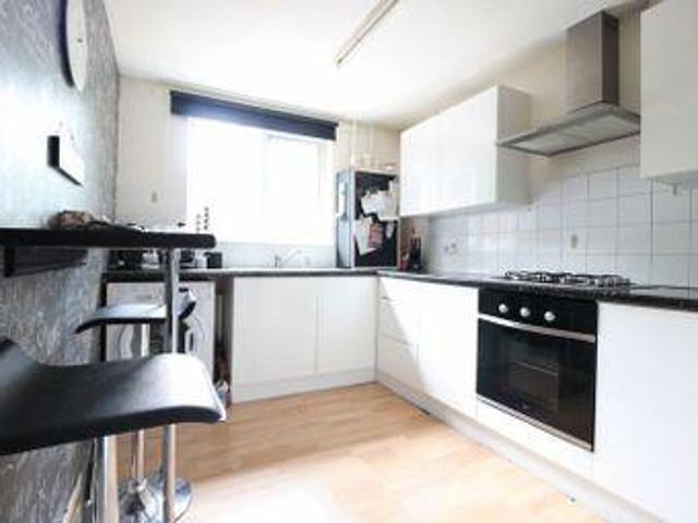 2 Bedrooms Flat for rent in Stapleford Close, London E4