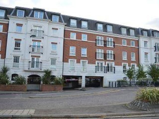 2 Bedrooms Flat for rent in Station Approach, Epsom, Surrey KT19