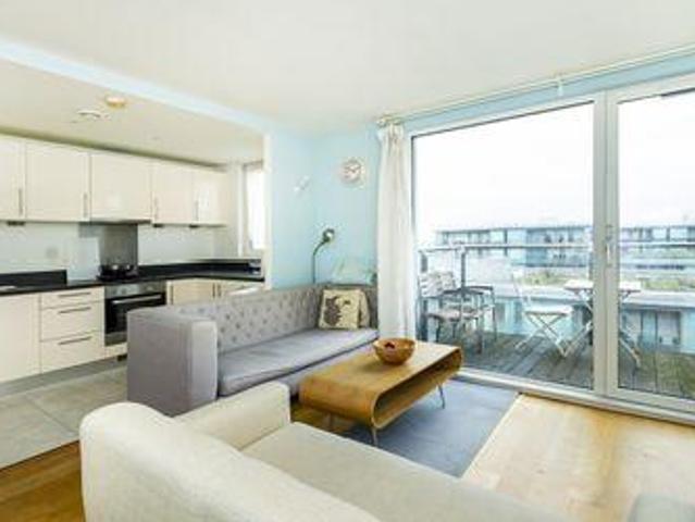 2 Bedrooms Flat for rent in Station Approach, Hayes UB3