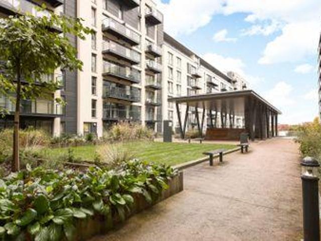 2 Bedrooms Flat for rent in Station Approach, Hayes UB3