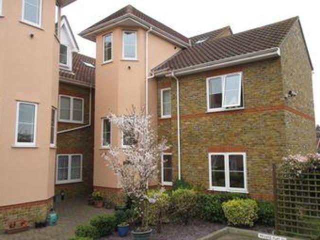 2 Bedrooms Flat for rent in Station Approach, Hockley SS5