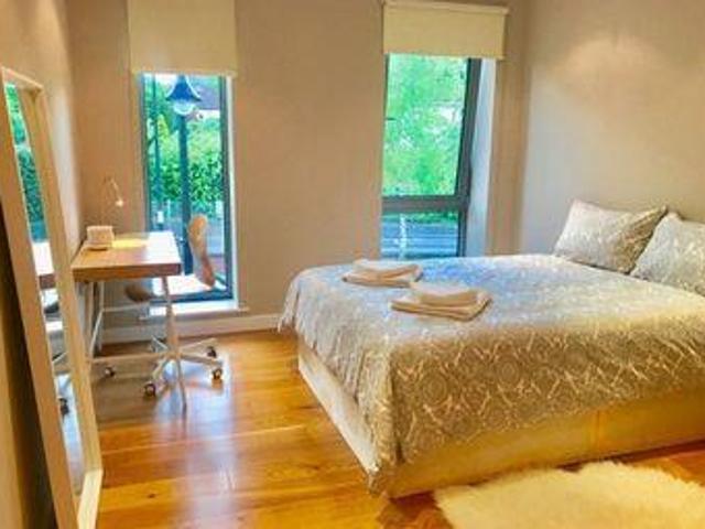 2 Bedrooms Flat for rent in Station Parade, High Street Wanstead, London E11