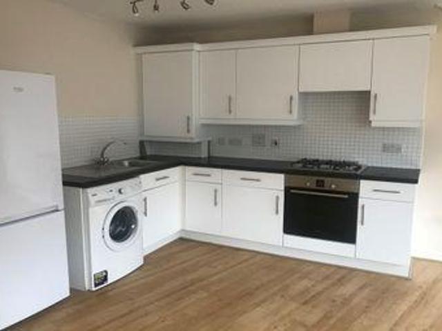 2 Bedrooms Flat for rent in Station Parade, South Street, Romford RM1