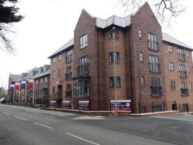 2 Bedrooms Flat for rent in Station Road, Hook RG27