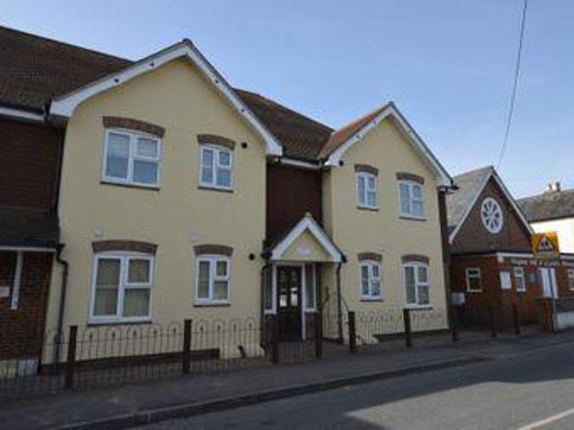 2 Bedrooms Flat for rent in Station Road, Liss GU33